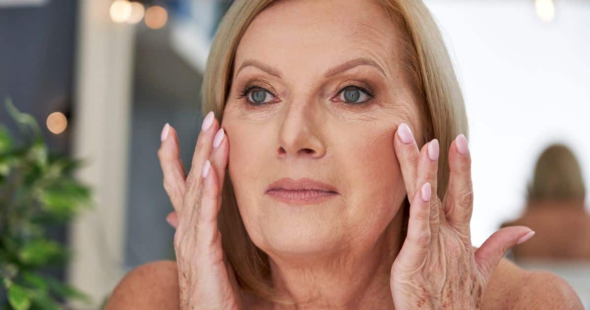 Best Face Powder For Mature Skin: Expert Picks For 2026